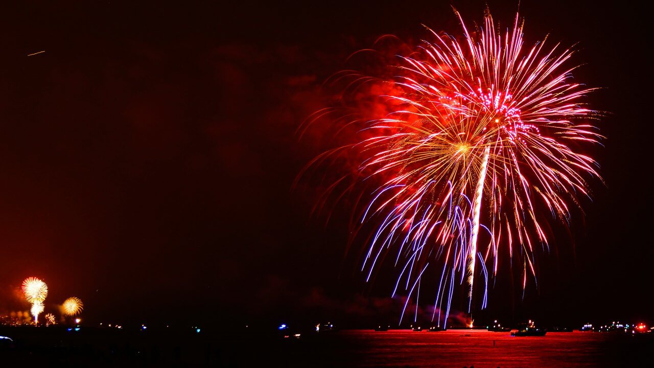 Catch These 23 Wild US Fireworks Displays | GOBankingRates