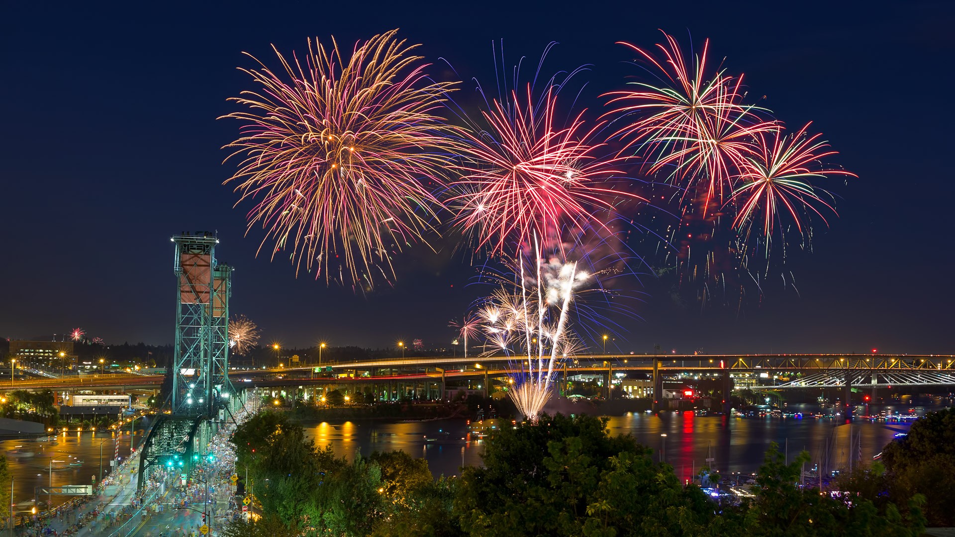 Catch These 23 Wild US Fireworks Displays | GOBankingRates
