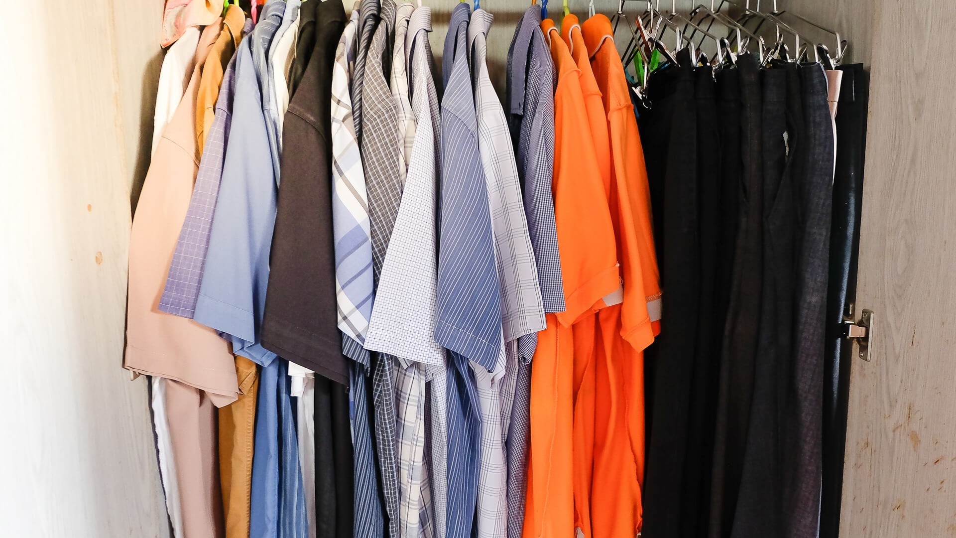 29 Ways To Save on Holiday Gifts | GOBankingRates