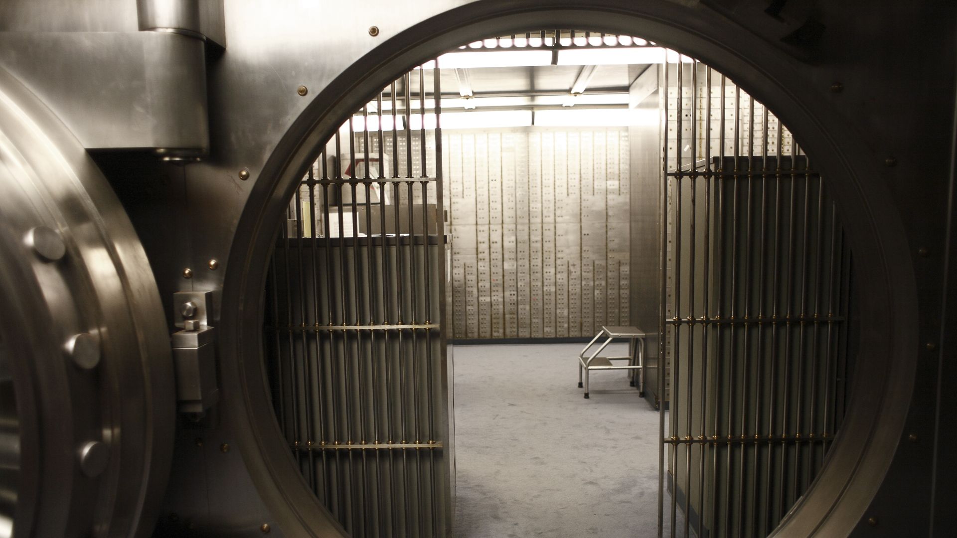 The 15 Biggest Bank Failures in US History | GOBankingRates