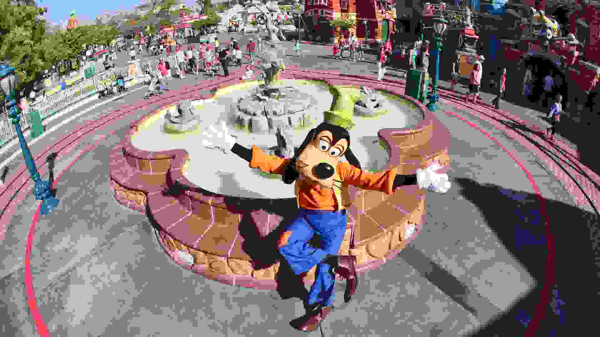 The Secret Life of a Disneyland Employee | GOBankingRates