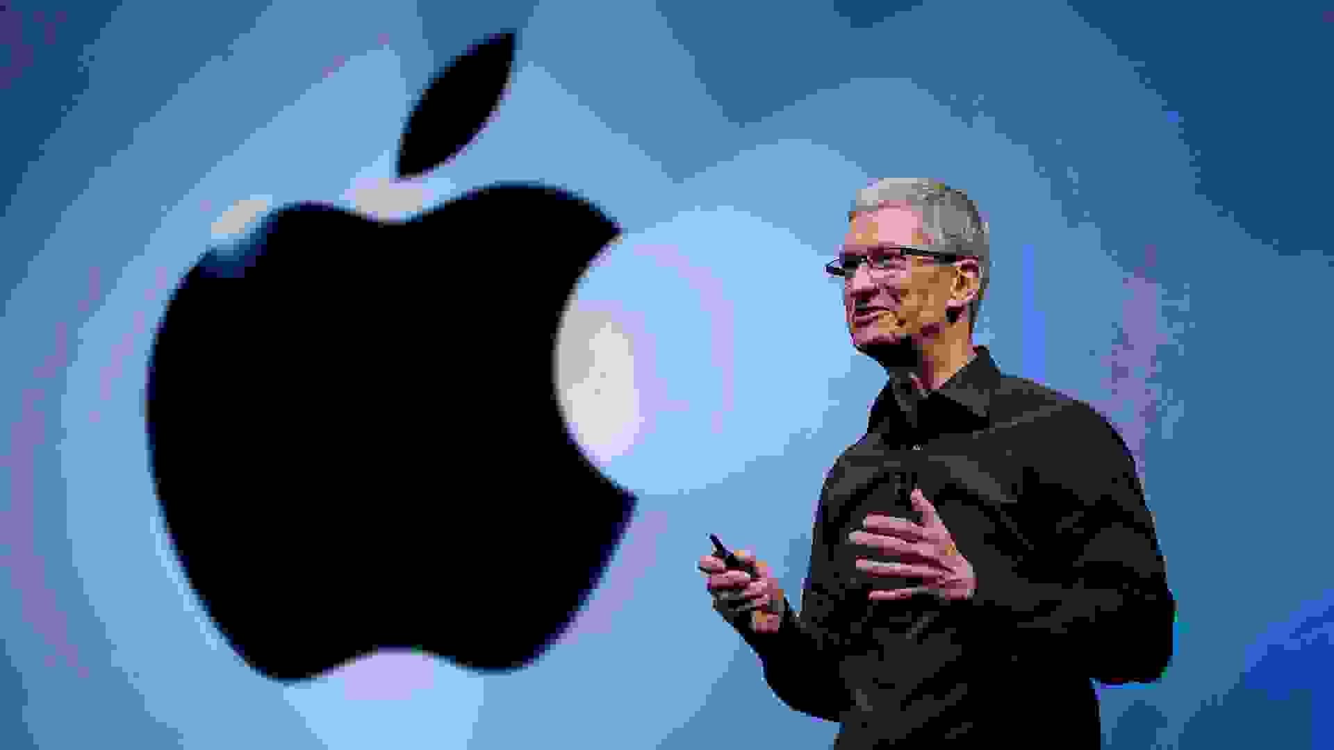 Essential Leadership Tips From Apple's Tim Cook and Steve Jobs ...