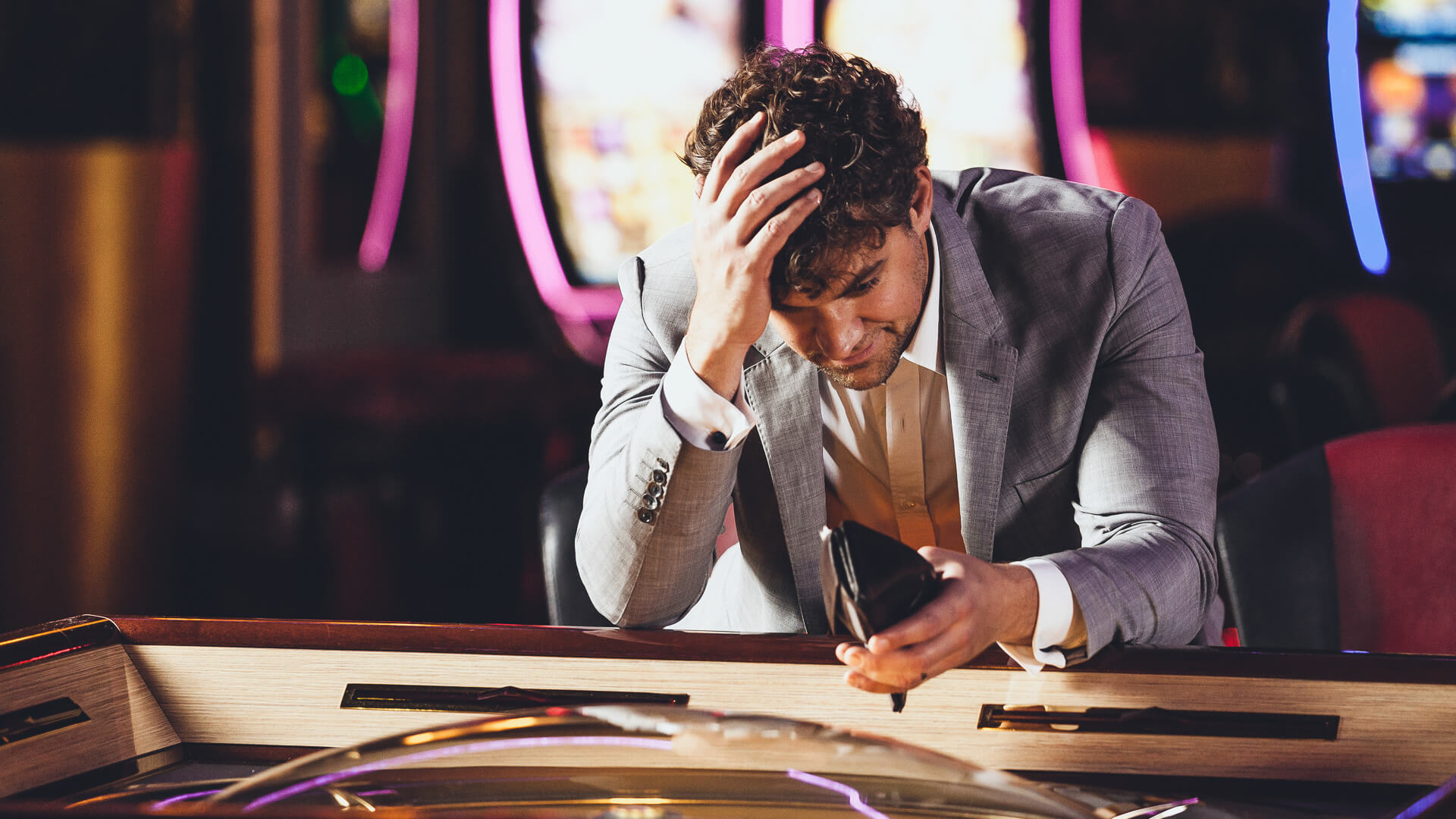 28 Dumb Ways You Could Lose It All by Trying To Get Rich | GOBankingRates