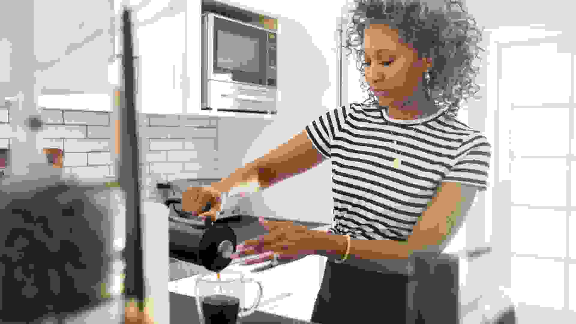 21 Executives Share How They Stay Efficient While Working From Home ...